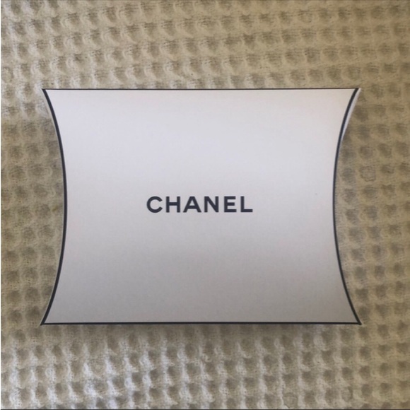 CHANEL | Other | Chanel Small Luxury White Paper Reusable Gift Boxwhite ...